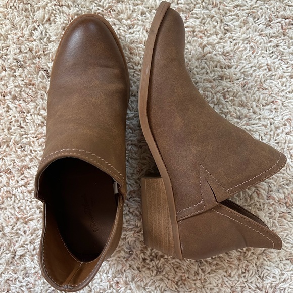 Universal Thread | Shoes | Universal Thread 6 Ankle Boots Brown Leather ...